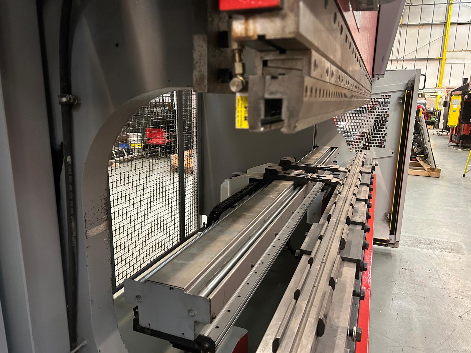 AMADA PROMECAM HFE 220-3000L LONG STROKE - Powell McNeil